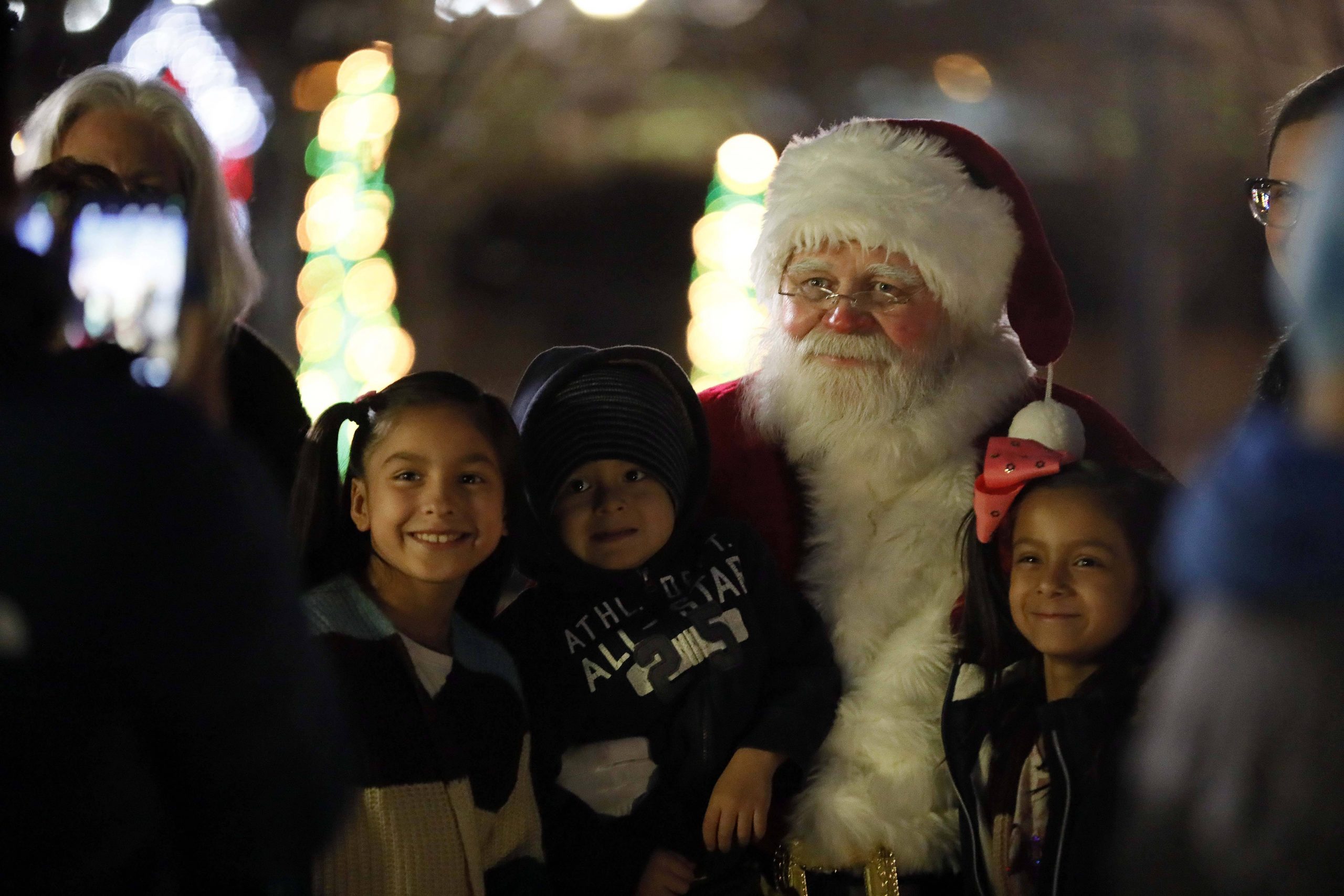 Merry & bright: Elgin lights city tree to welcome Santa – lifestyle ...